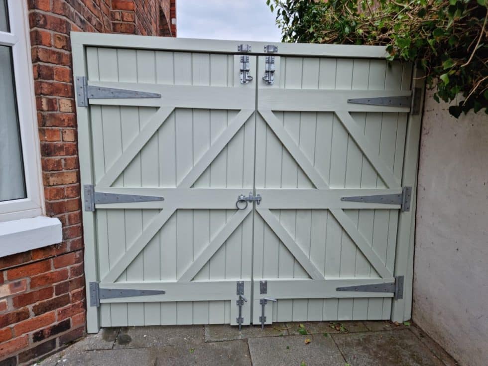 Best Paint for a Timber Gate - Decorator's forum UK