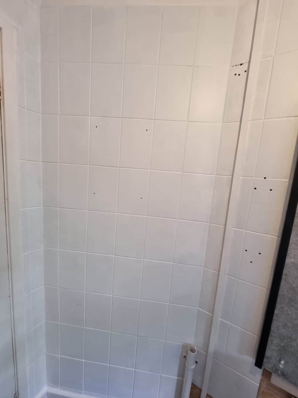 How to Paint Ceramic Tiles - a Full Guide - Decorator's forum UK