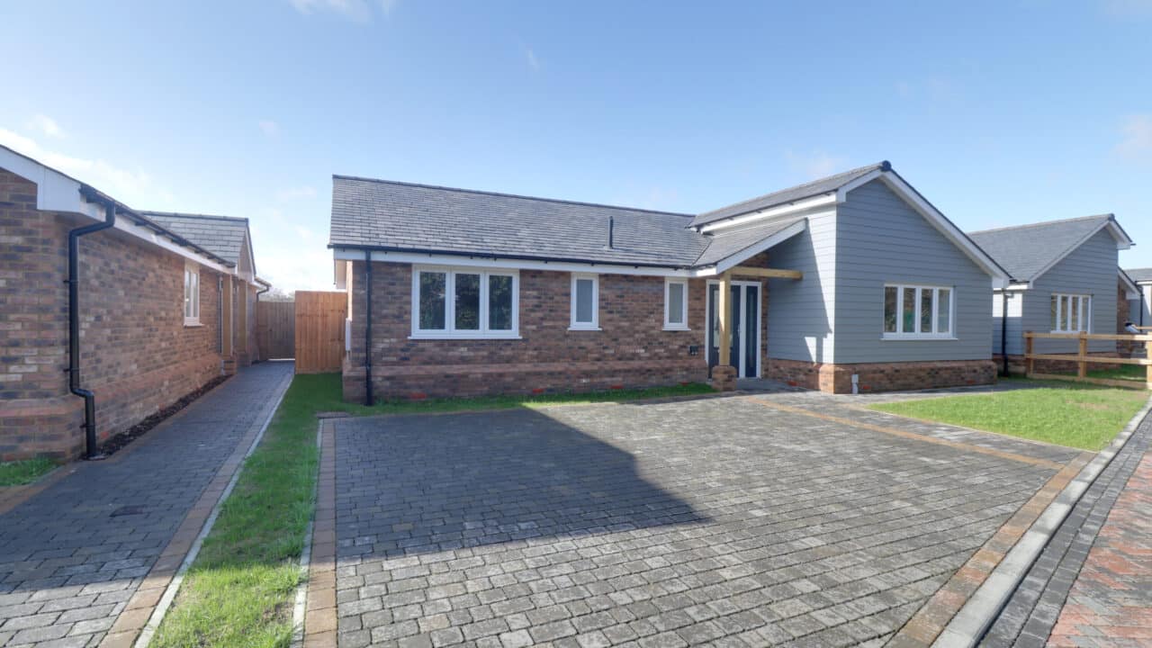 Valspar Trade Helps New Housing Development - Decorator's forum UK