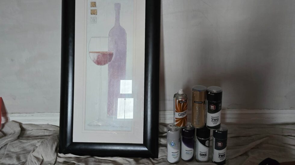 How to Spray Paint Picture Frames - Decorator's forum UK